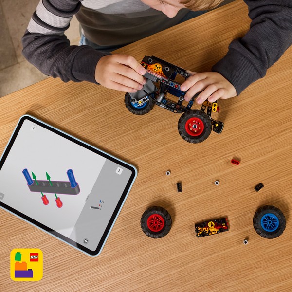 LEGO Technic 42219 Monster Jam™ Grave Digger™ Tűz és Jég